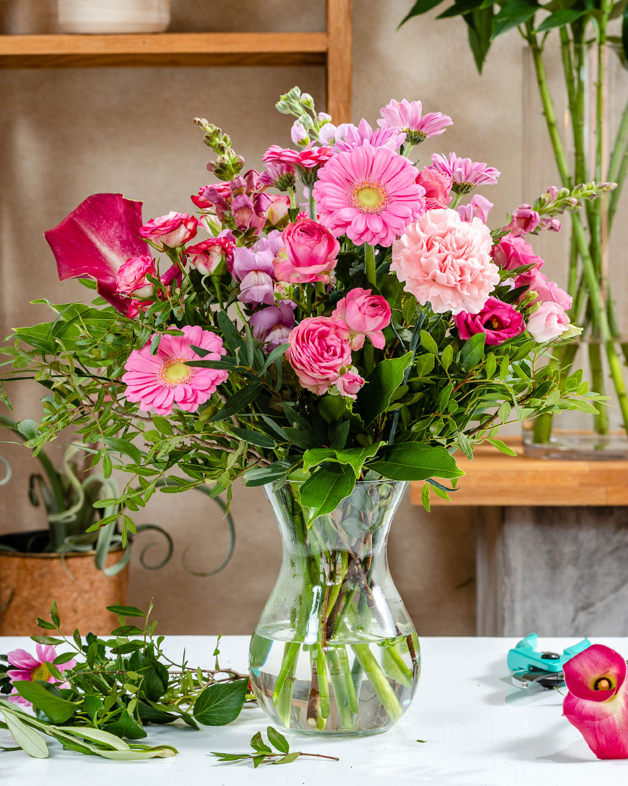 Happy & pink - florist's fantasy | Birthday | Interflora Ukraine ...